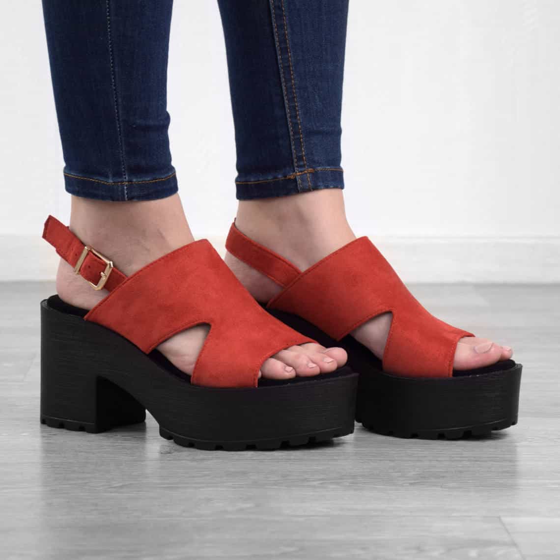 Kelendő modellek a platformos szandálok - Odin Budapest